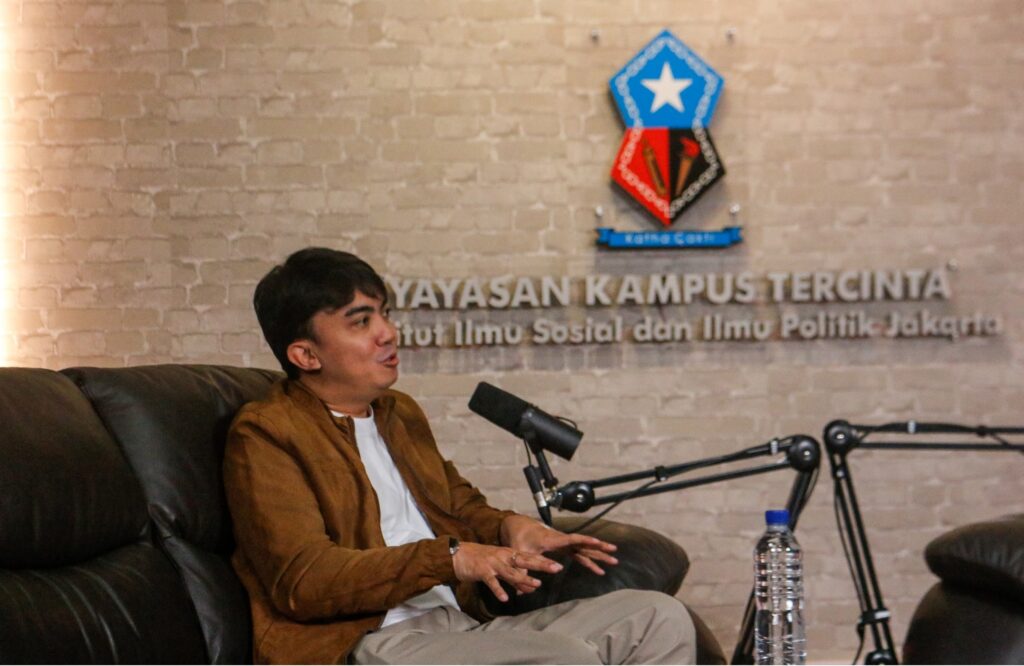 Intip Perjalanan Valentinus Resa Host Meet Nite Live Metro TV Yang ...