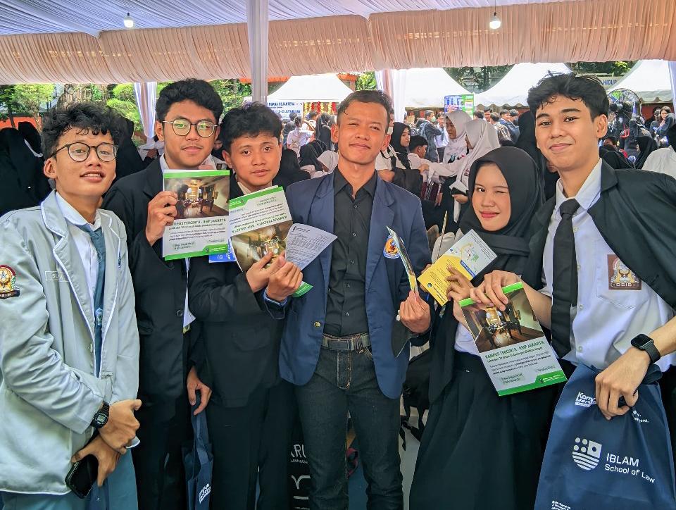 IISIP Jakarta Bersama LP2K Gelar Pameran Pendidikan di SMKN 47 dan 28 ...