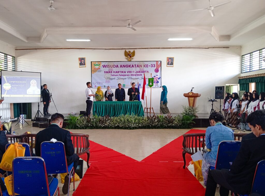 Jalin Kolaborasi, IISIP Jakarta Hadiri Wisuda SMA Kartika VIII-1 di Jakarta